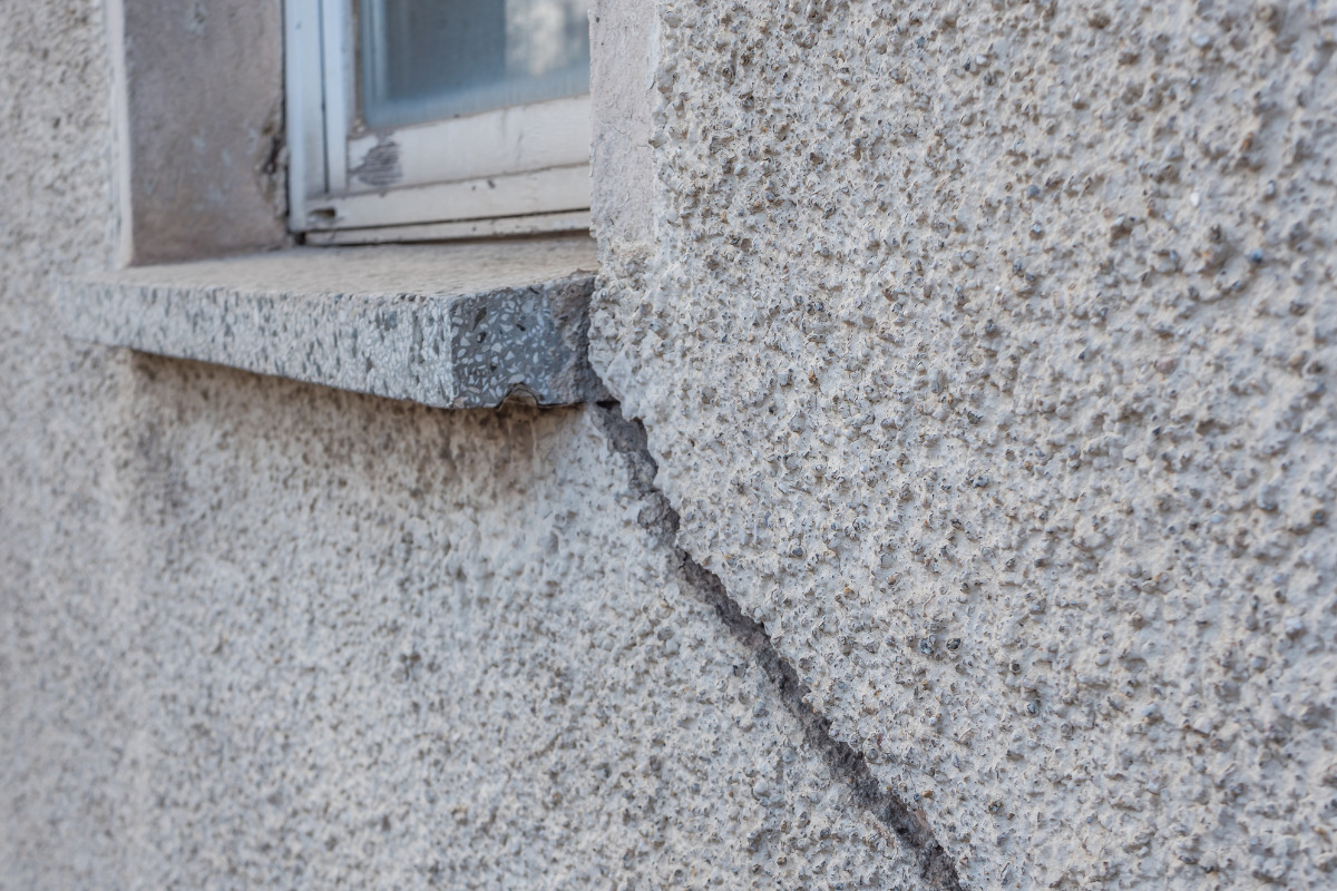 Fissures dans les bâtiments : Causes et remèdes efficaces